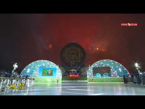 Täze 2025 ýyl baýramçylyk feýerwerki Aşgabadyň asmanyna ýalkym saçdy