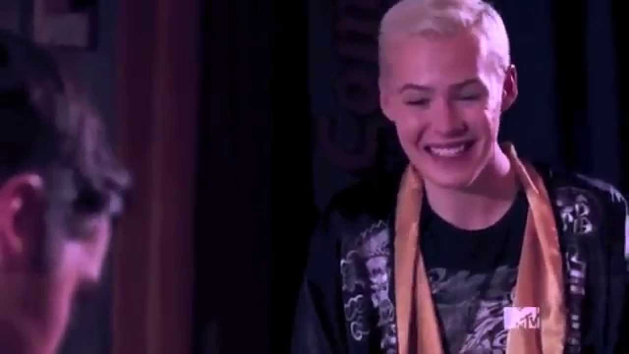 Triles Degrassi - Kissing you - YouTube