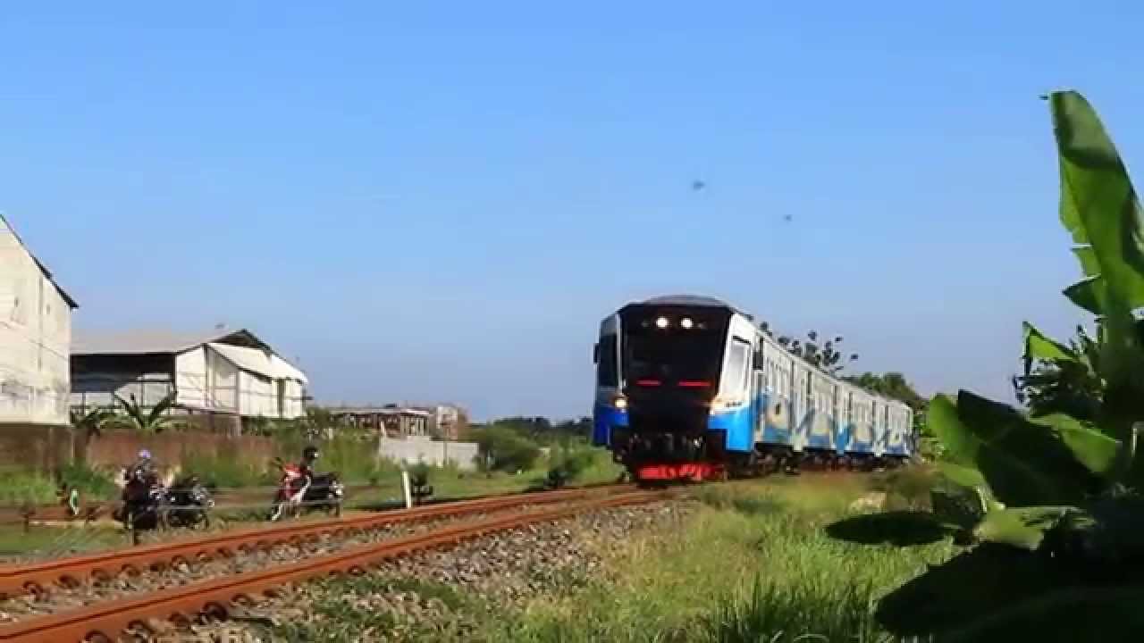 Kereta Api Indonesia : KRDI Jenggala Sidoarjo - Mojokerto PP - YouTube