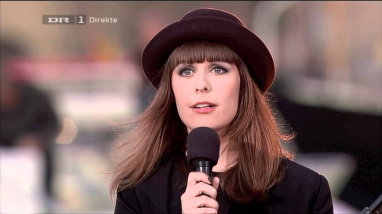 ROSA LUX feat. Alberte Winding & Josefine Winding - MIN KLUB FØRST ...