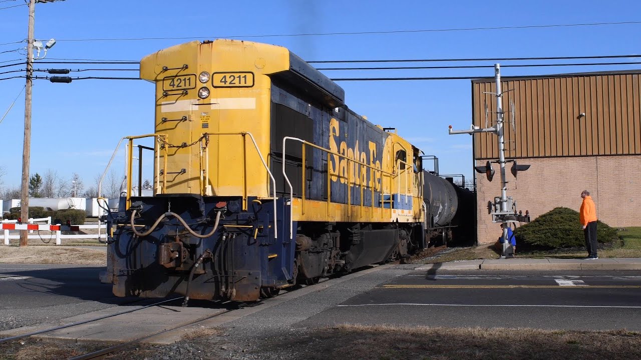Ex Santa Fe B23-7 & 0-6-0 ALCo Steam Engine #9 On SMS In NJ ...