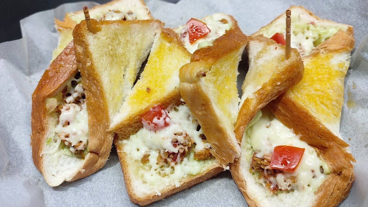 Chicken Cheese Bread Parcel | Chicken Parcel Recipe| Domino's Style ...