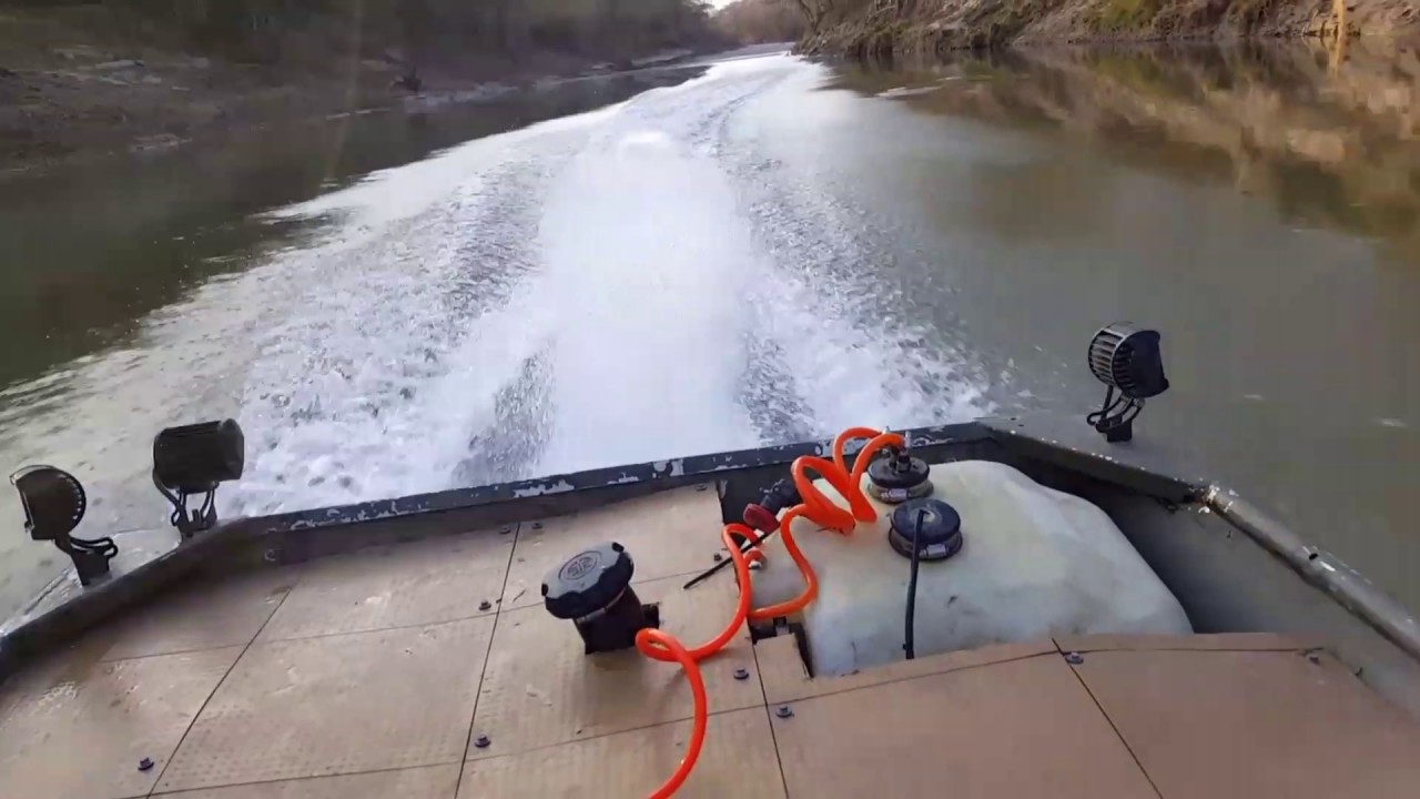 Yamaha 700 jet jon boat - YouTube