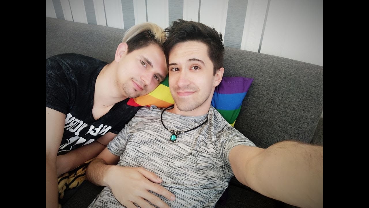Bálint és Bence - együtt itthon - YouTube