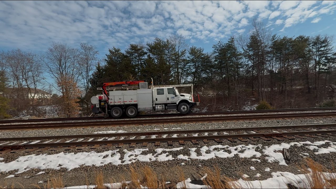 CSX HI-rail goes through Lorton and M415 and 2 Amtraks. - YouTube