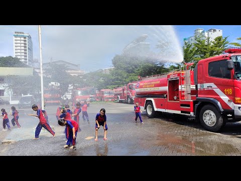 Bermain Air di Kantor Pemadam Kebakaran Kota Makassar || TK Gracia