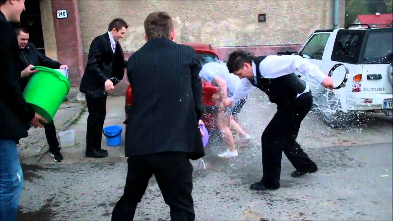 Veľkonočná oblievačka v Kružlove - YouTube