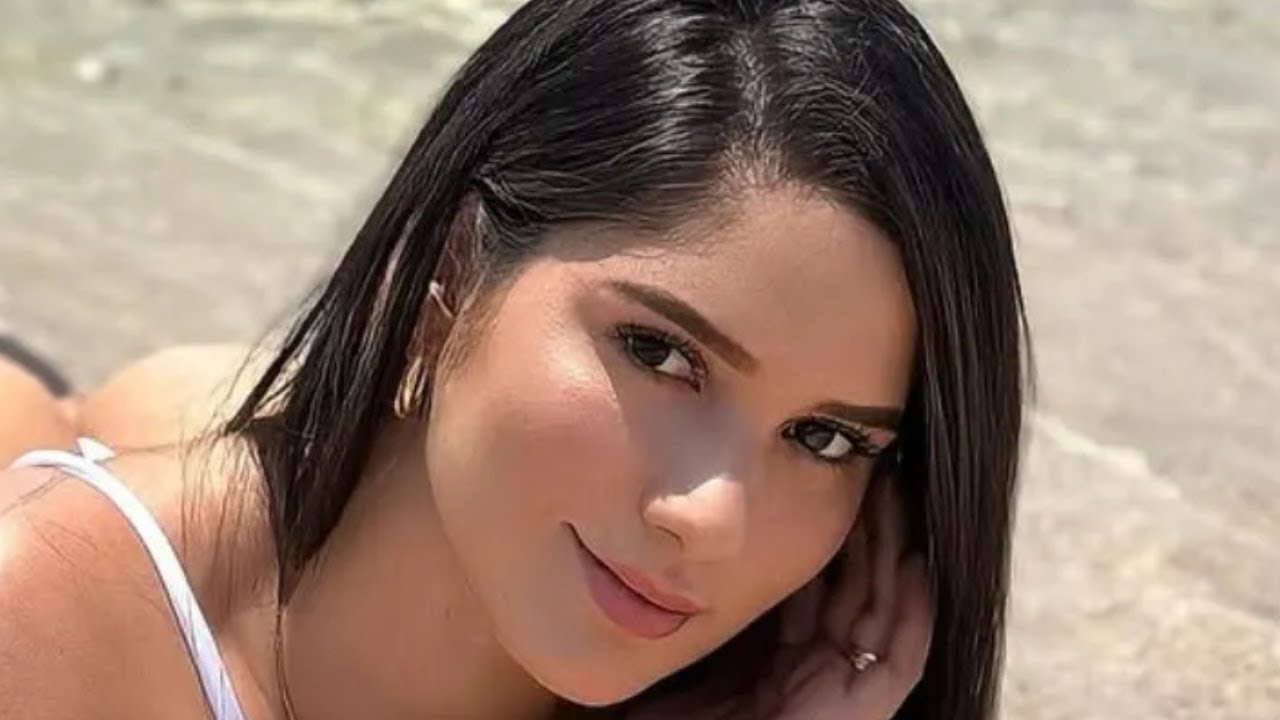 STEFANNY PATTI DE BIQUÍNI CHAMA A ATENÇÃO NA WEB - YouTube