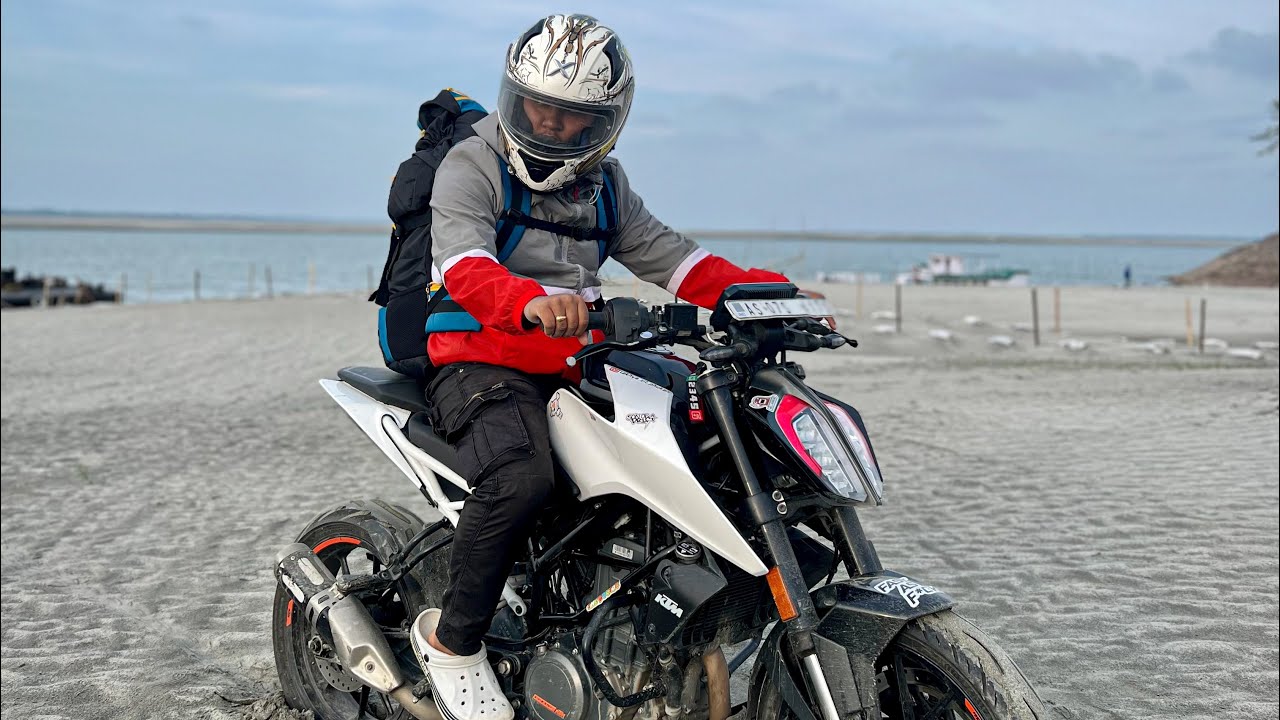 Drifting My Duke 390 at Sand | Ktm Duke 390 Drift - YouTube