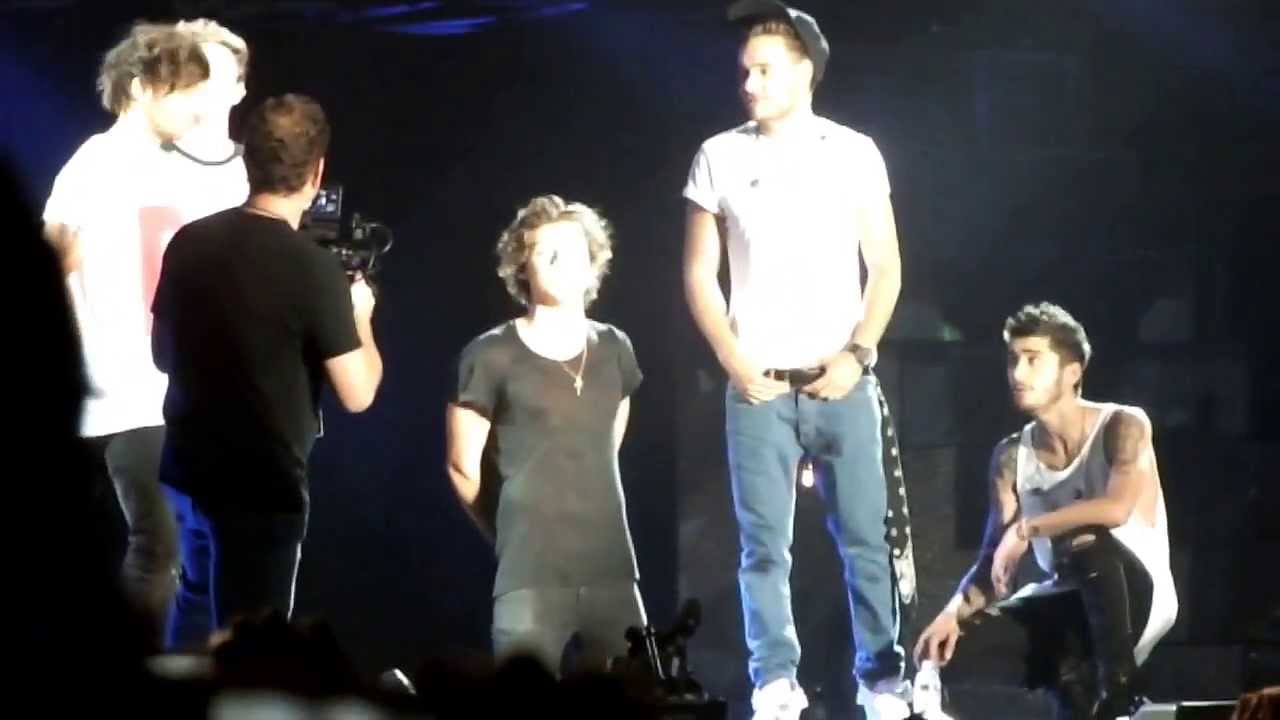 One Direction Live In Japan Story Of My Life @幕張メッセ 2013,11,02 - YouTube