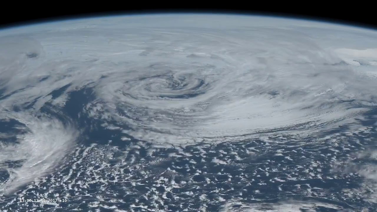 Explosive Cyclone in Dumont D'Urville station - Antarctica from 11 Oct ...