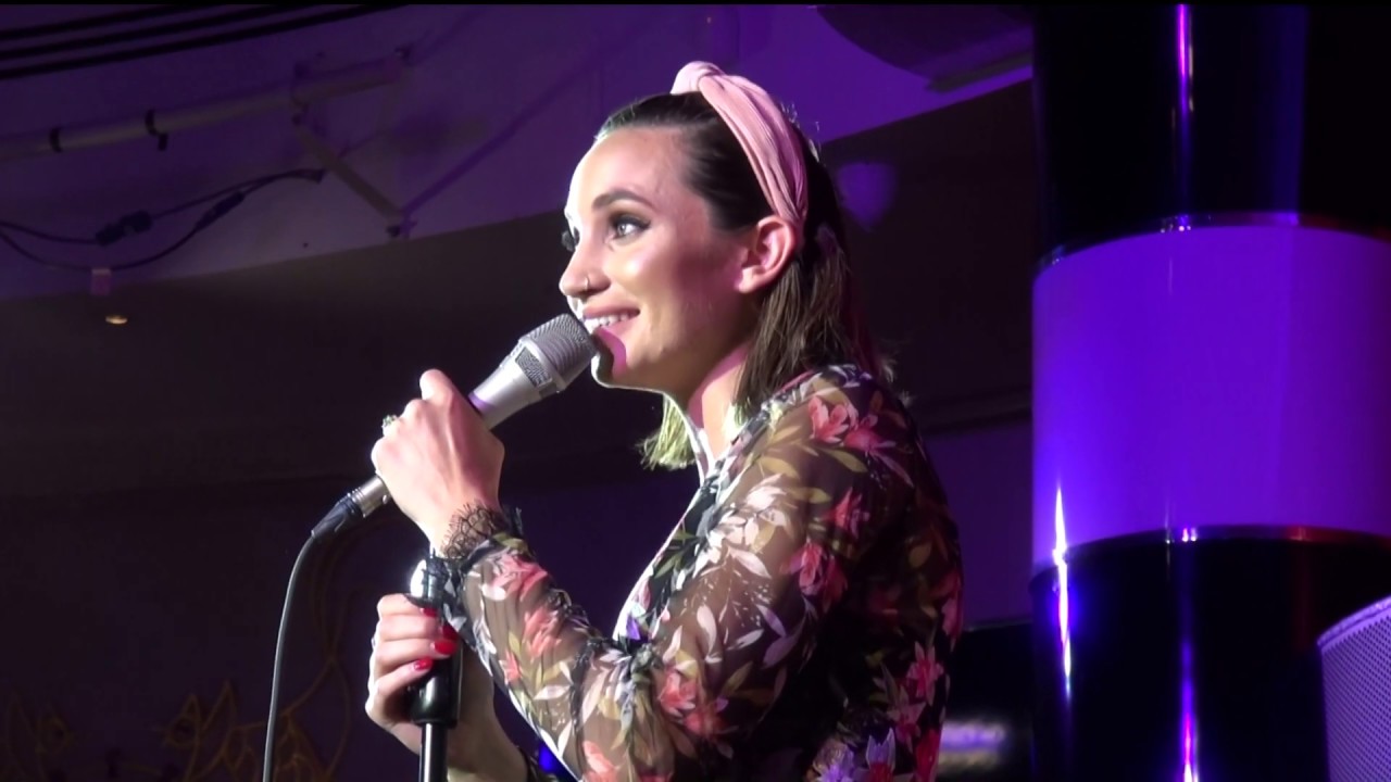 Laura Wright - Jolene - YouTube