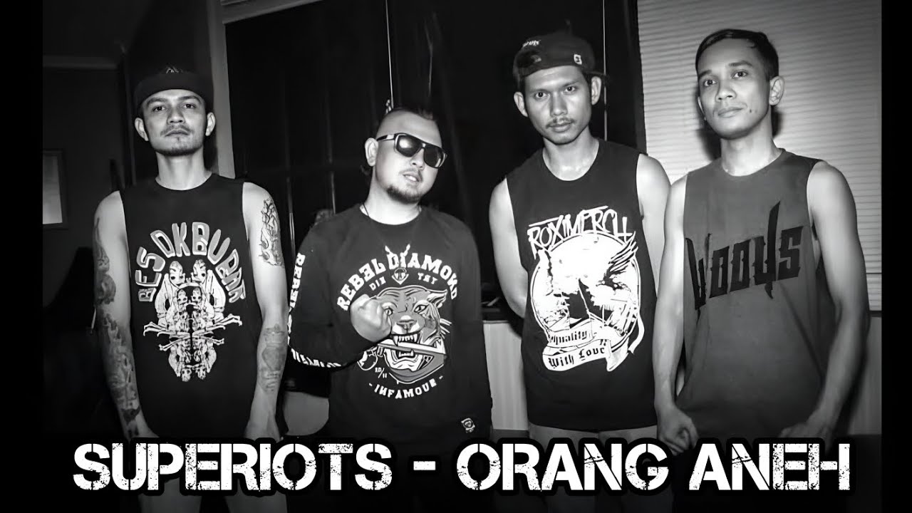 SUPERIOTS - Orang Aneh (VIDEO LYRIC) - YouTube