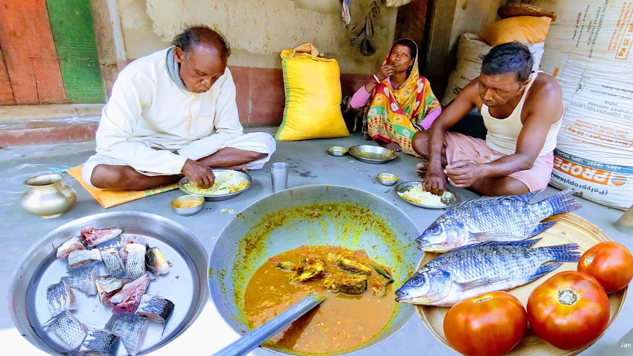 Mother cooking FISH CURRY With Tomato recipe and Hot rice eating by ...