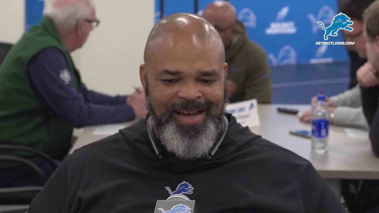 Defensive line coach Bo Davis on development of defensive linemen - YouTube