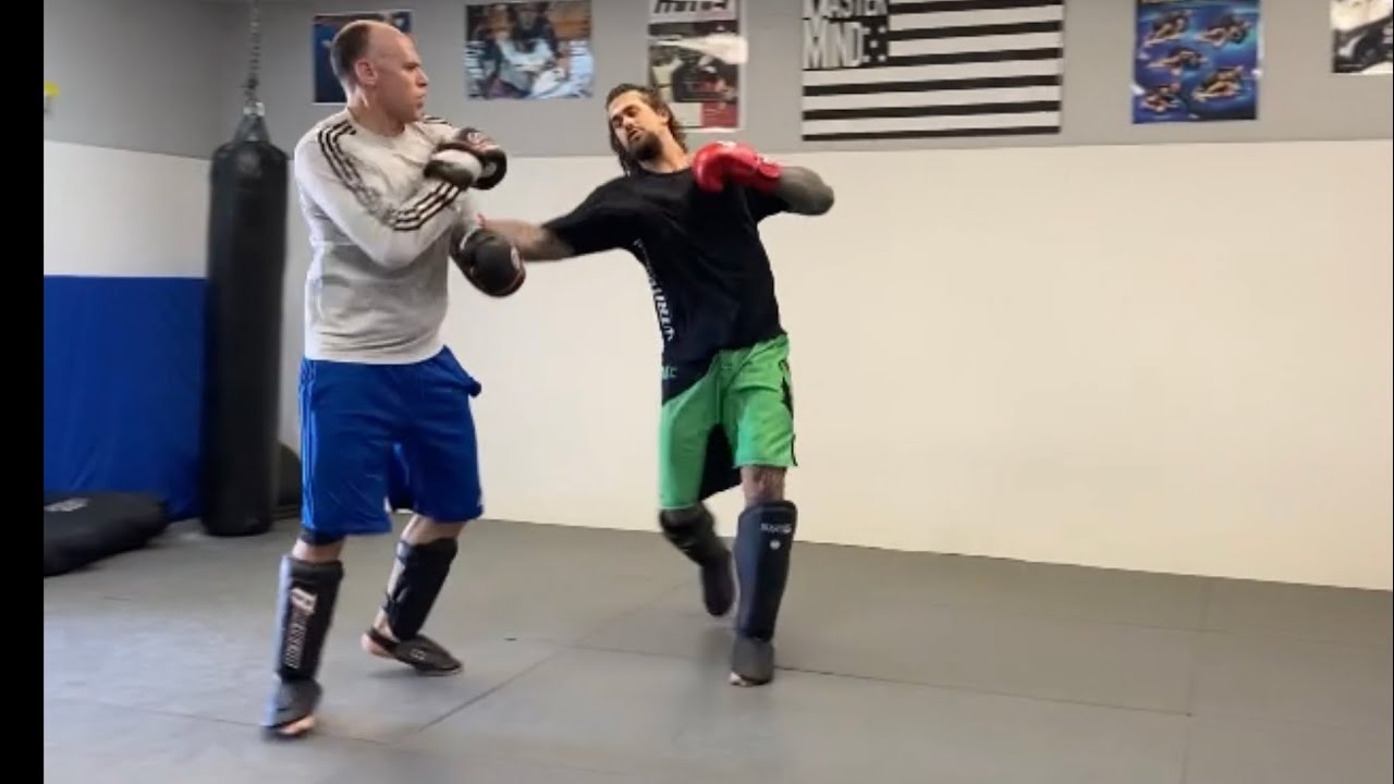 Watch two heavyweight kickboxers spar ( with commentary) - YouTube