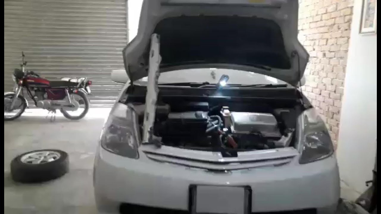 Toyota prius red triangle sign pop on - YouTube