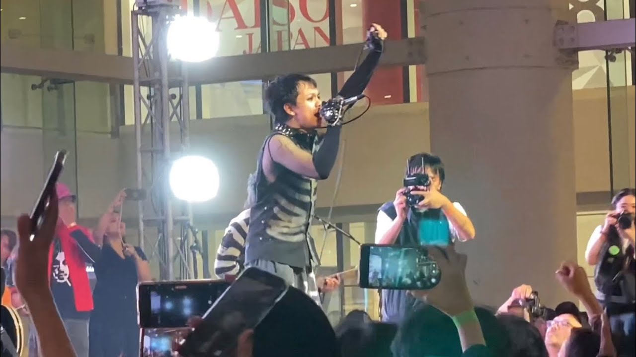 Zild - Isang Anghel (Live at Ayala Malls Circuit) - YouTube