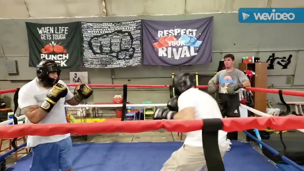 STREETBEEFS ABUELO VS SCARFACE SPARRING - YouTube