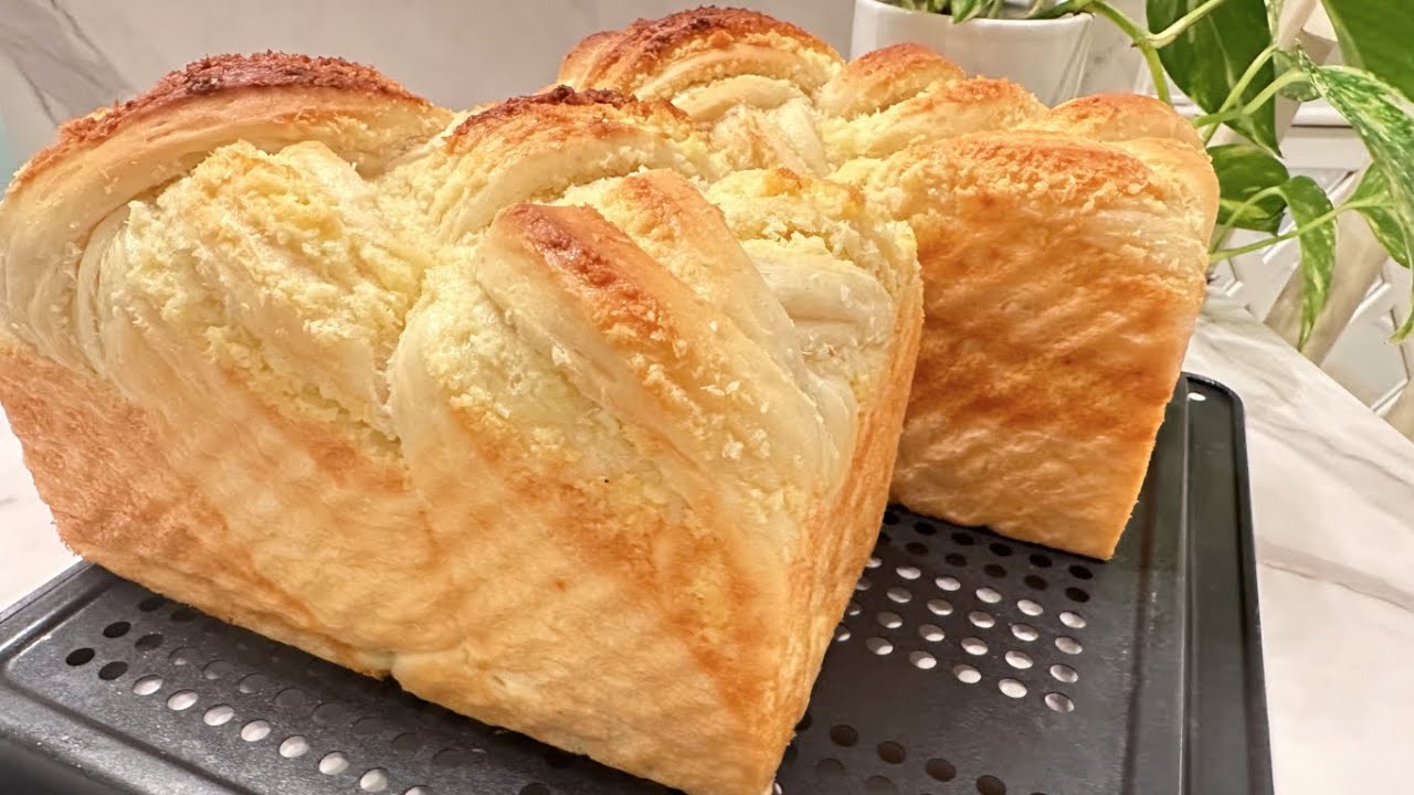 椰蓉奶香吐司: Coconut milk bread loaf: 松软拉丝, 配方绝了: Milky butter coconut toast ...