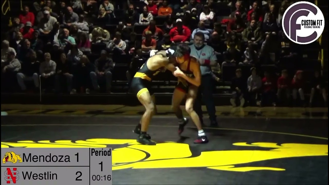 Peyton Westlin, North Scott vs Elijah Mendoza, Bettendorf - YouTube
