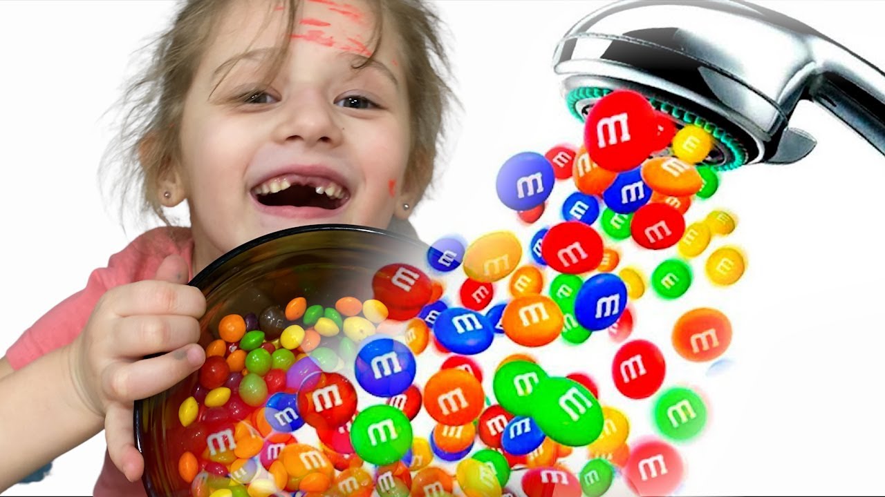Мама хочет конфеты или волшебный душ из конфет - YouTube