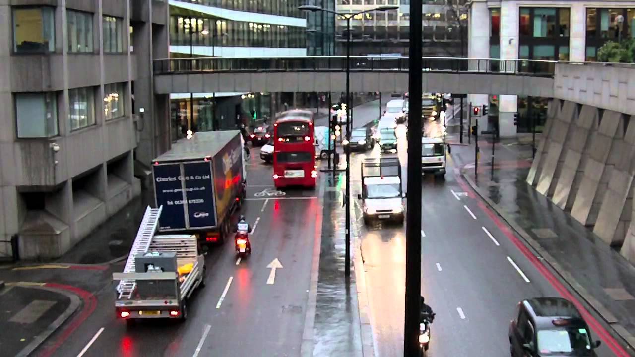 Traffic - A3211 Lower Thames St. / A3 London Bridge - Westbound - YouTube