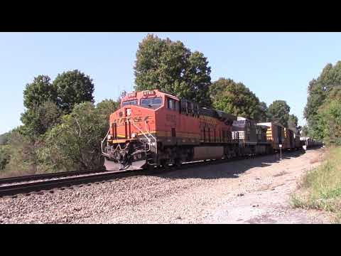Trainspotting: BNSF #6783 with another BNSF as DP leads a NS manifest through Science Hill, KY ...