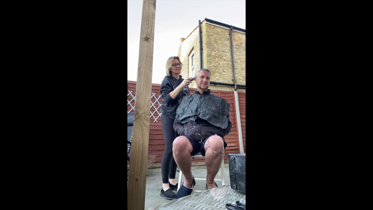 Pastor Jonathan Croft Gets a haircut - YouTube