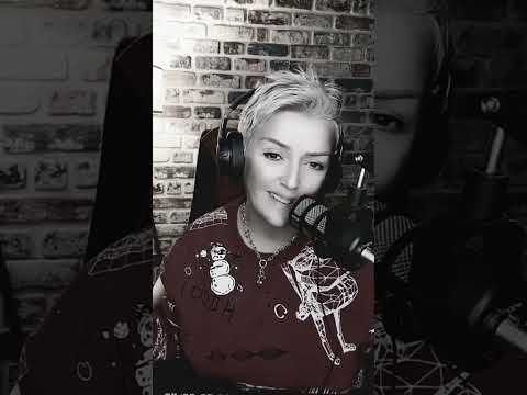 İLKNUR SAKLI  Sen hiç sevdin mi sana acı veren birini