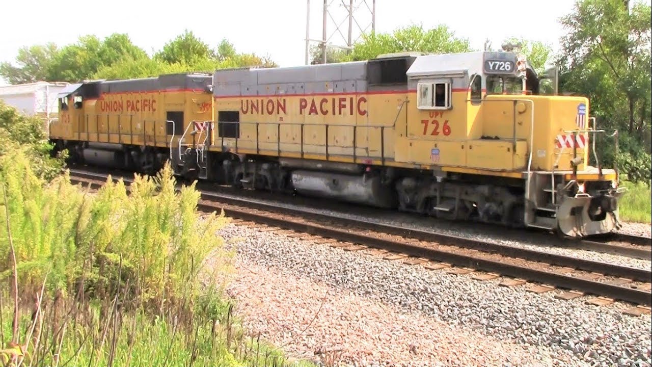 1-minute UP local with 2 Geep GP15AC's in downtown Ames, Iowa - YouTube
