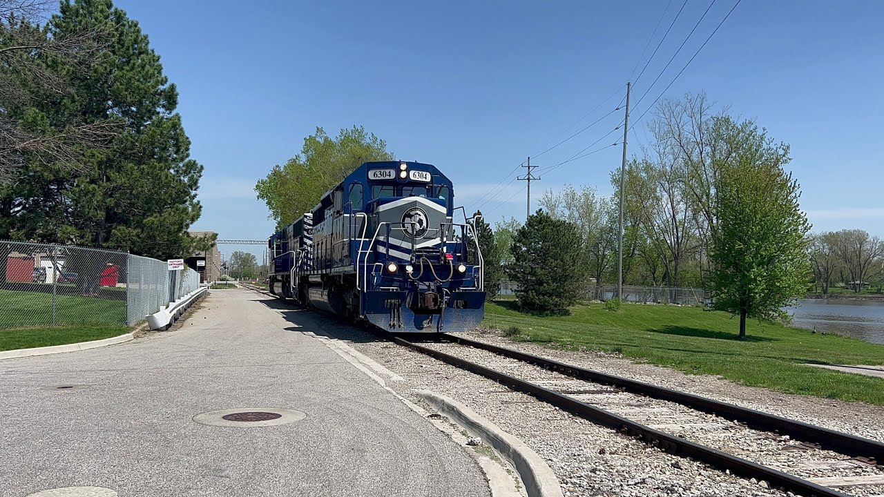 LSRC Y118~6304 & 6435 southbound Saginaw Michigan - YouTube
