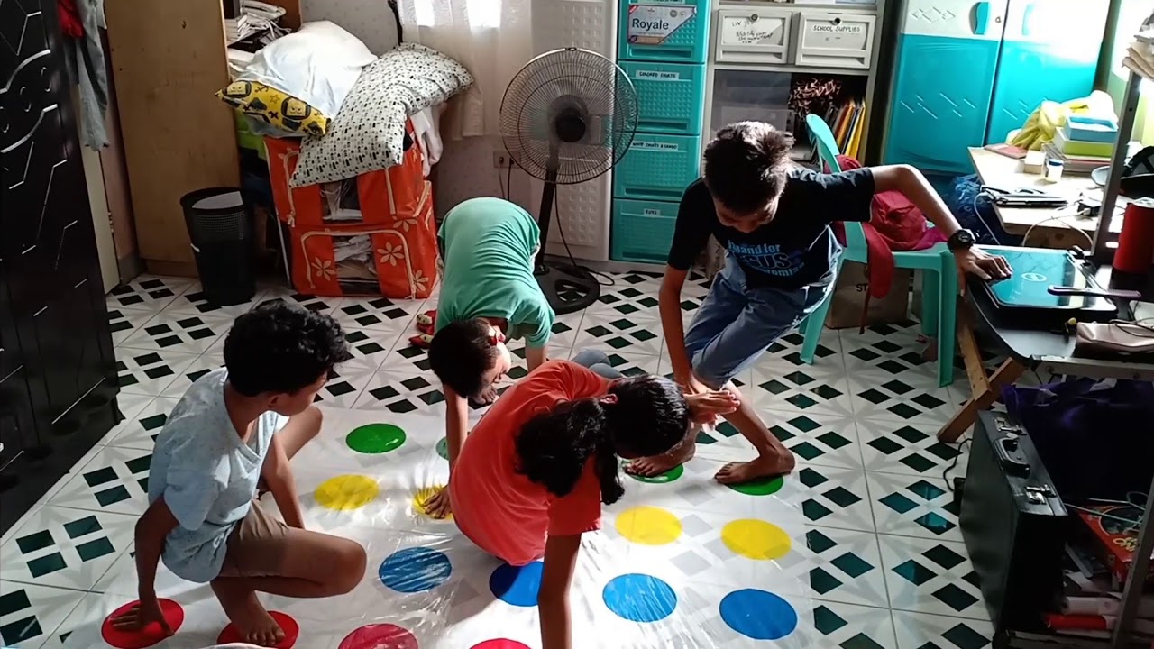 How to Play the TWISTER Game? - YouTube