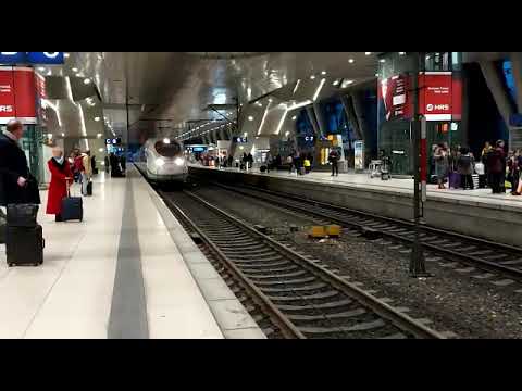 ICE 915 nach Stuttgart Hbf in Frankfurt Main Flughafen Fernbahnhof ...