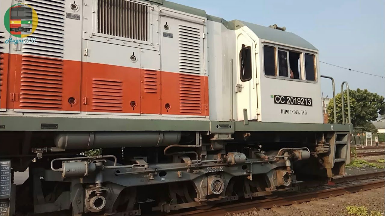 Lokomotif CC 201 92 13 Idle Engine Sound | GE 7FDL-8 - YouTube