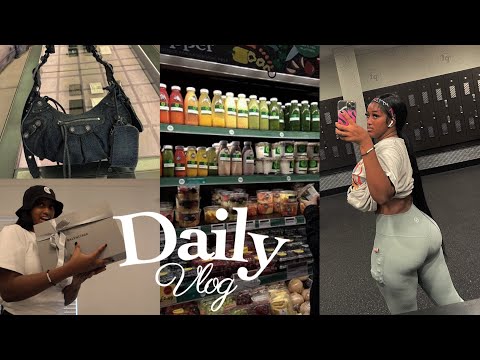 LIFE AS NIQUE VLOG | SHOPPING HAUL + MY WORKOUT ROUTINE + WHOLE FOODS RUN + OLD LOST FILES & MORE!