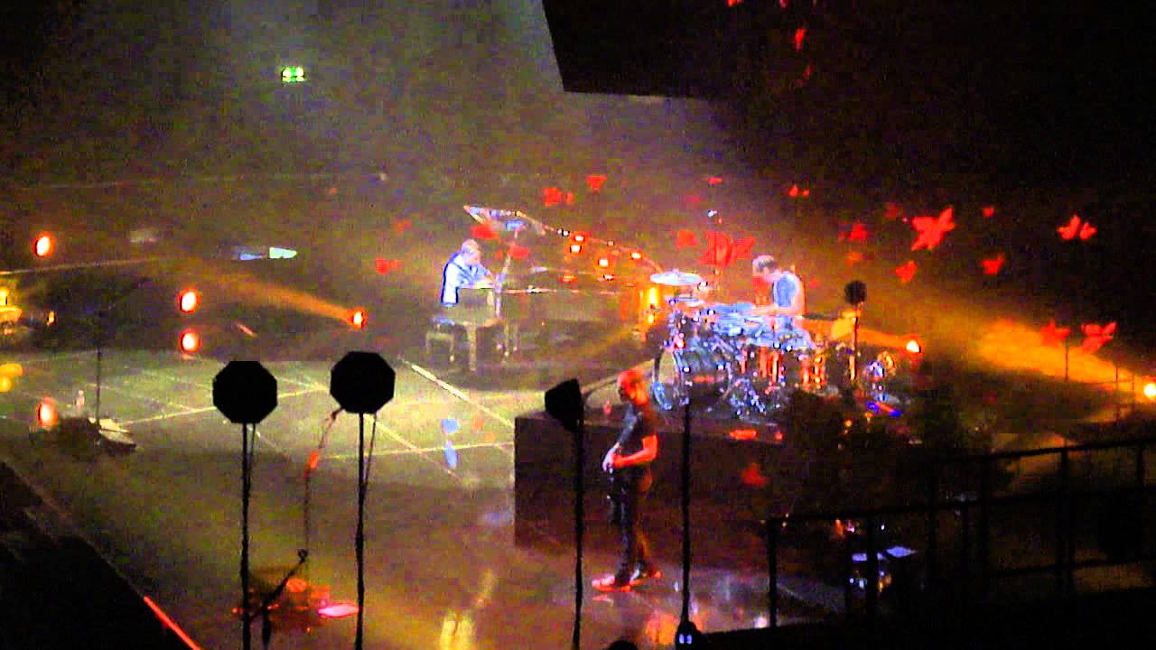 Muse - Falling Down - YouTube