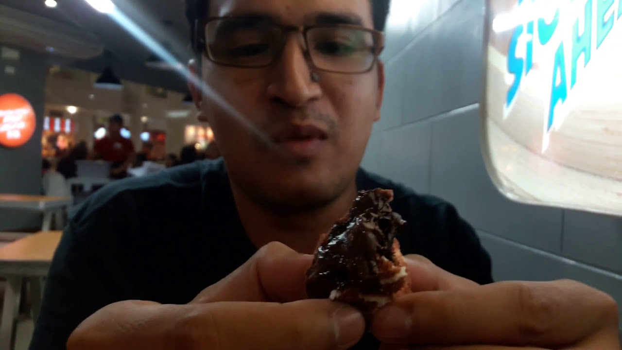 How To Eat ChocoPao sa Chowking by @ian_george - YouTube