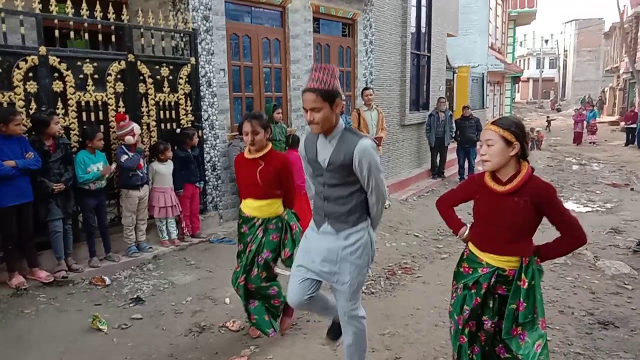 Carol dance 2019, 16 December. - YouTube