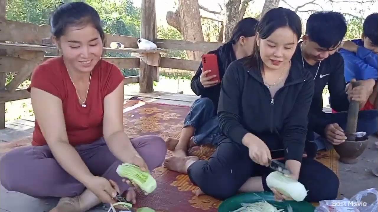 hnub no coj ntxhais hluas nkauj peb mus noj qaub dib tuav pem teb - YouTube