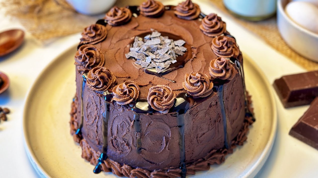 Fudge Chocolate Cake with Ultimate Fudge Frosting | Step By Step Guide ...
