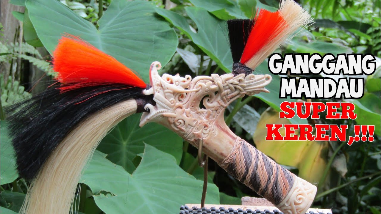 proses pembuatan Gagang Mandau Dayak Keren, Carve sword Mandau - YouTube