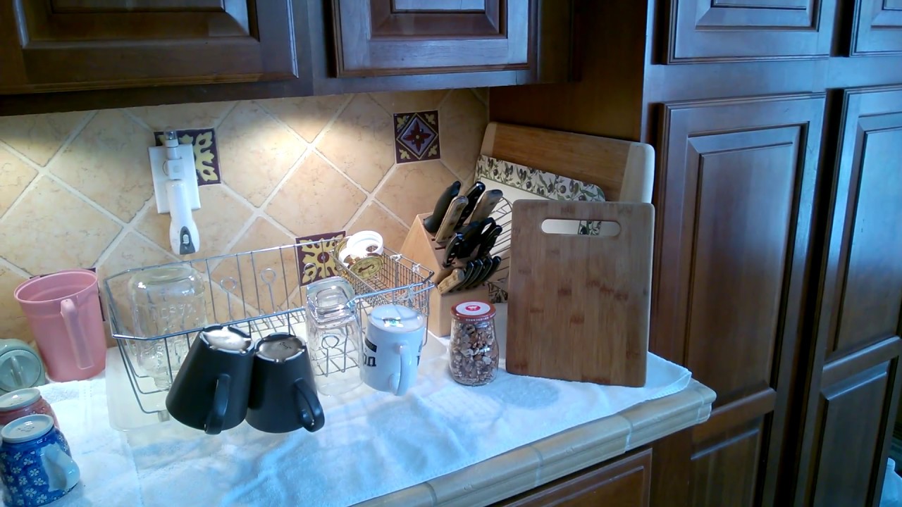 LE Lighting Ever LED pucks kitchen cabinet underlighting - YouTube