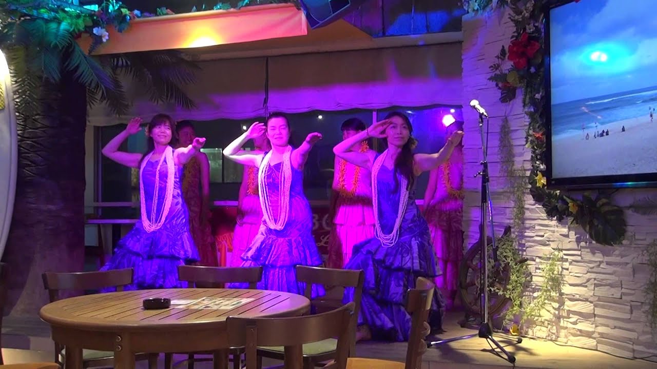 Hawaiian Dancing at HawaiaSun Aloha night - YouTube