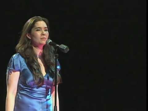Valerie Joyce Interview and performing Oasis - YouTube