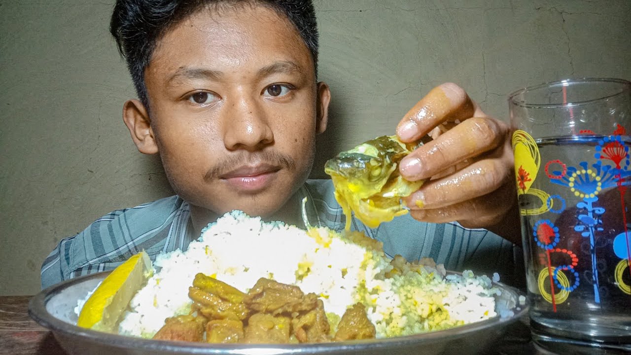 ASMR; EATING SPICY PORK CURRY AND KOBI CURRY WITH RICE / EATING SHOW ...