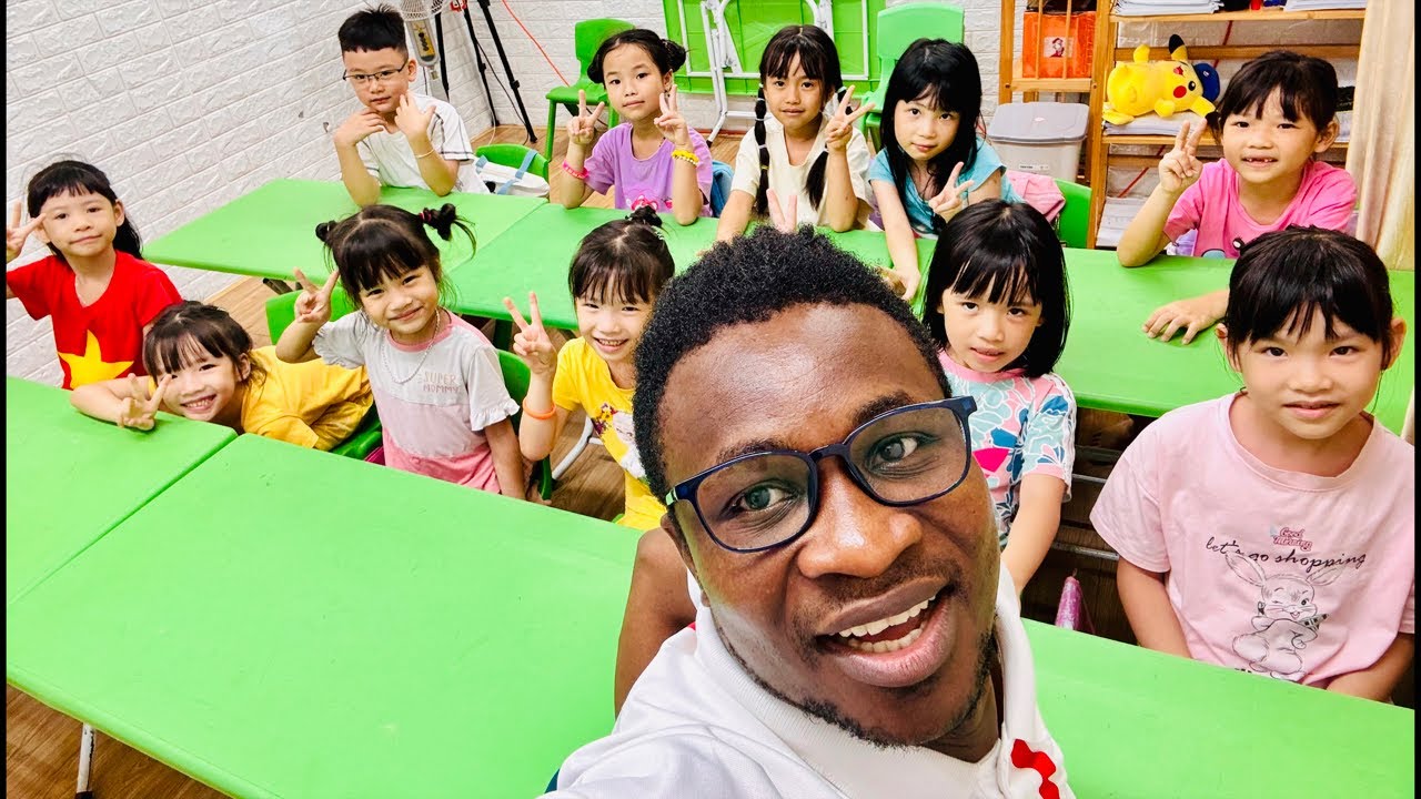 Look Starter Unit 2 ( At School) Review and Test - YouTube