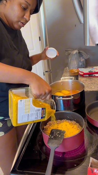 5/MAMA DOING THE DAMNN THING😓 #minivlog #life #foryou #shorts #mom #motivation #food #cooking # ...