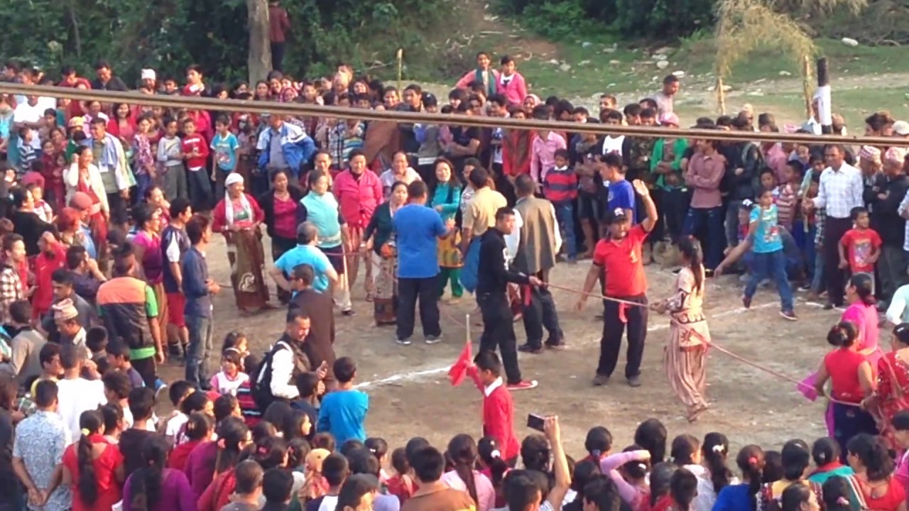 रस्साकस्सीमा उत्रे महिलाहरु || Chaite Dashain Mela || Phedikhola ...