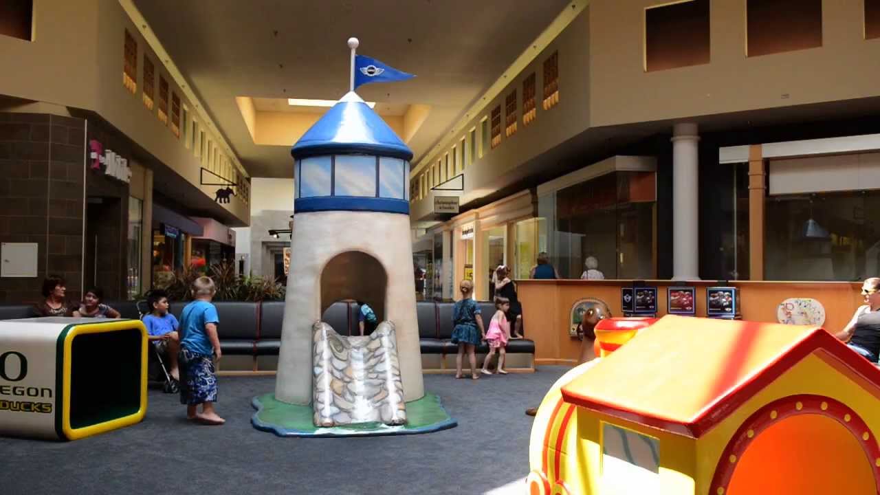 Eugene residents seek relief from heat wave at Valley River Center ...